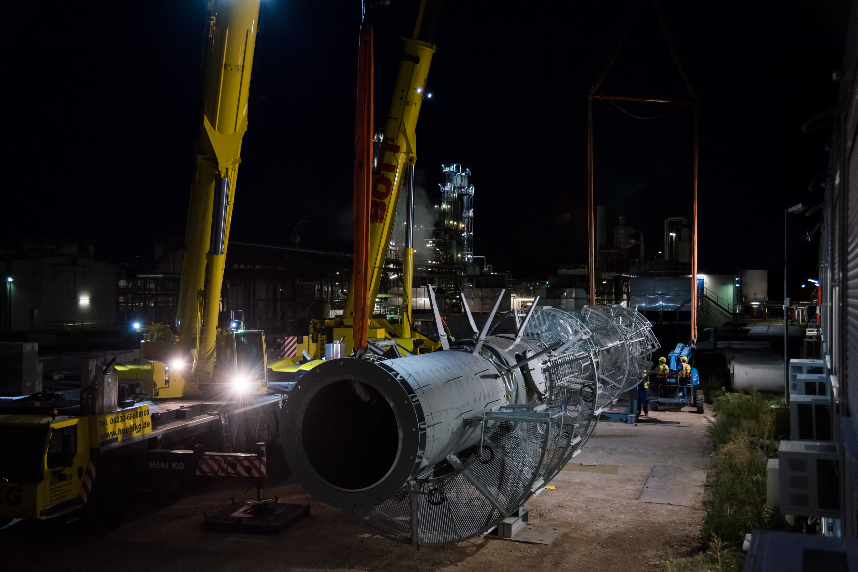 Haltermann Carless installs 34m distillation column for new ...